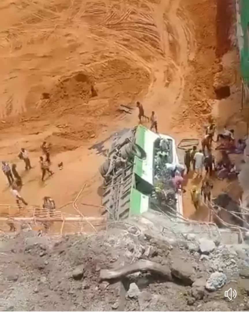Un bus de la SOTRA termine sa course dans un ravin à Abidjan-Plateau : Un décès et 26 blessés ...